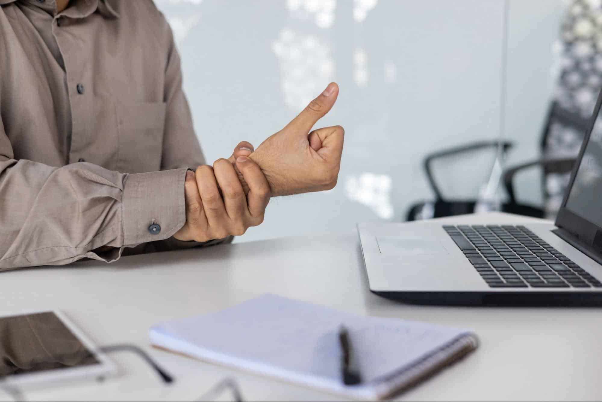 Wrist Pain from Desk Jobs: 5 Causes and Simple Solutions